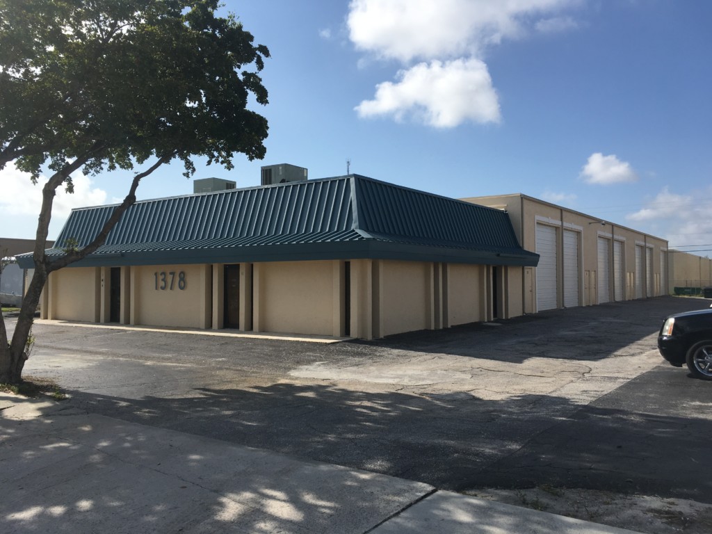 500 SF Storage Warehouse For Lease - Cornerstone Realty
